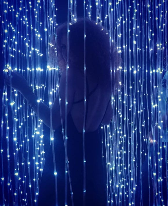 Partying in a LED Cube Photo Zone - by ETERESHOP