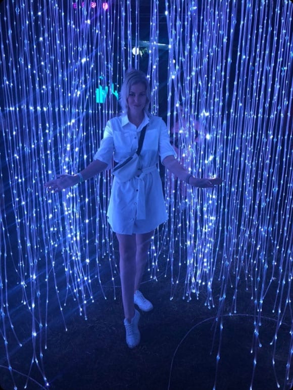 Partying in a LED Cube Photo Zone - by ETERESHOP