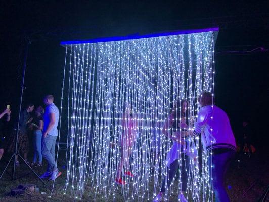 Partying in a LED Cube Photo Zone - by ETERESHOP