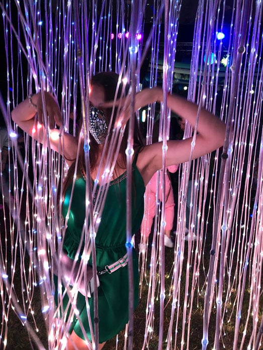 Partying in a LED Cube Photo Zone - by ETERESHOP