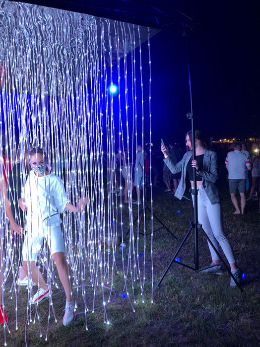 Partying in a LED Cube Photo Zone - by ETERESHOP