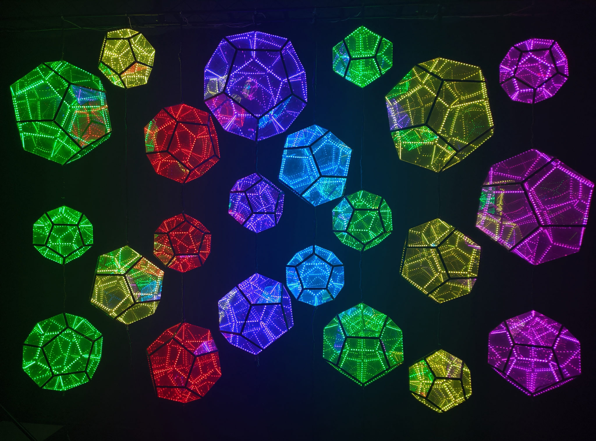 Party Photozone Ideas 2020: LED Infinity Mirror Dodecahedron Wall ...