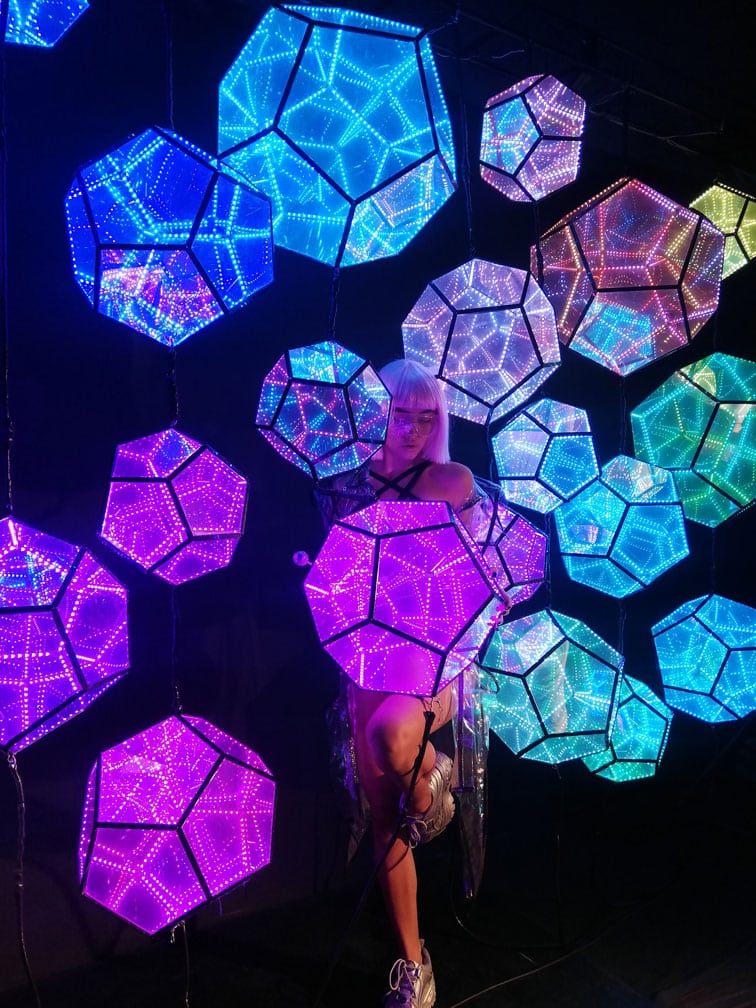Party Photozone Ideas 2020: LED Infinity Mirror Dodecahedron Wall ...