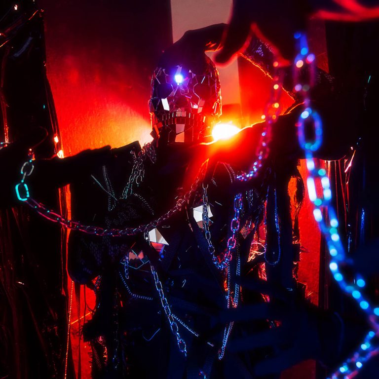 Skull Silver mirror mask for party-goers and artists - by ETERESHOP