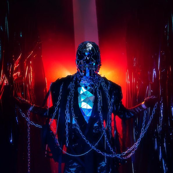 Skull Silver mirror mask for party-goers and artists - by ETERESHOP