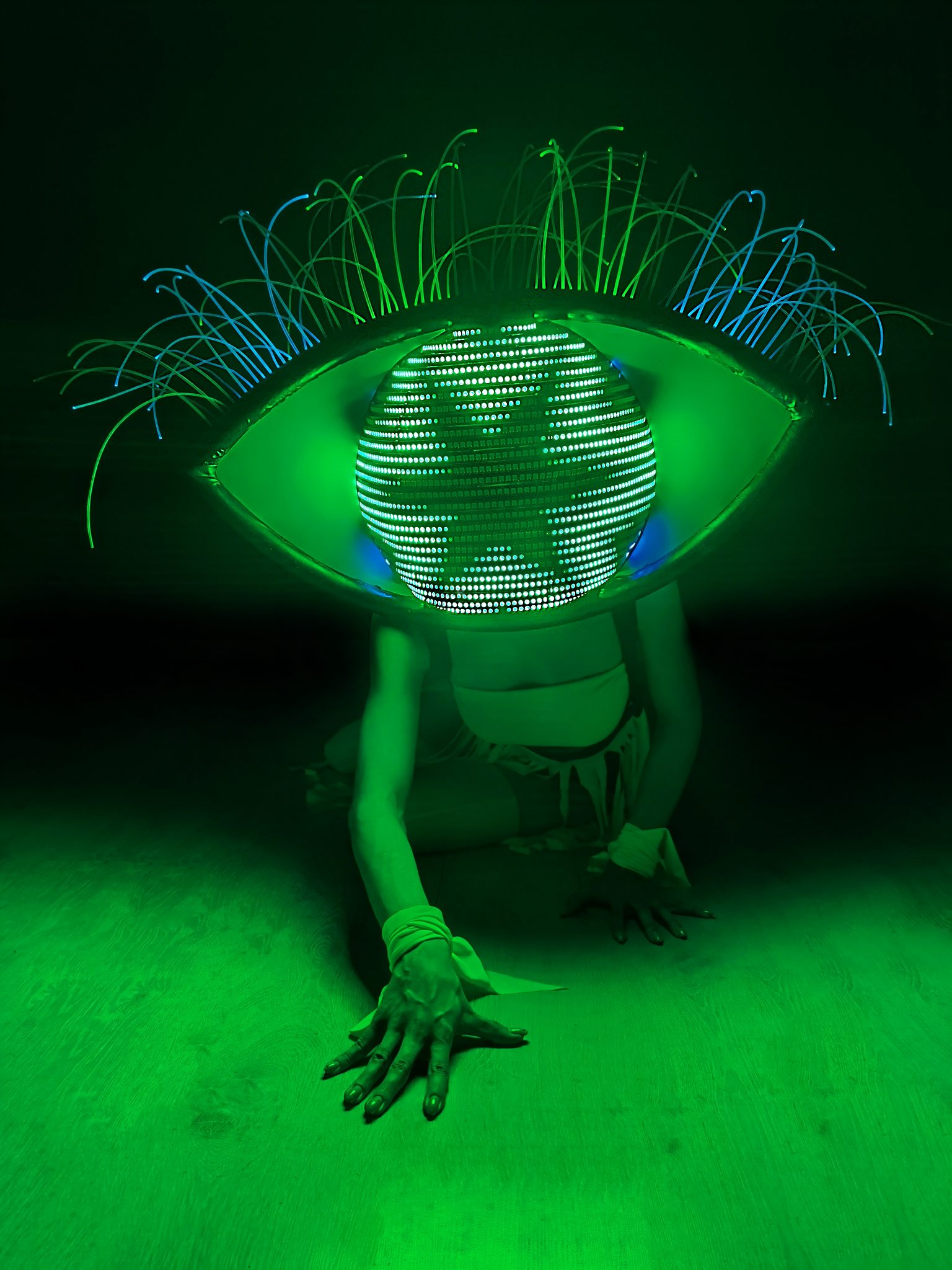 LED Helmet in the Shape of an Eye for Halloween _O32 - by ETERESHOP