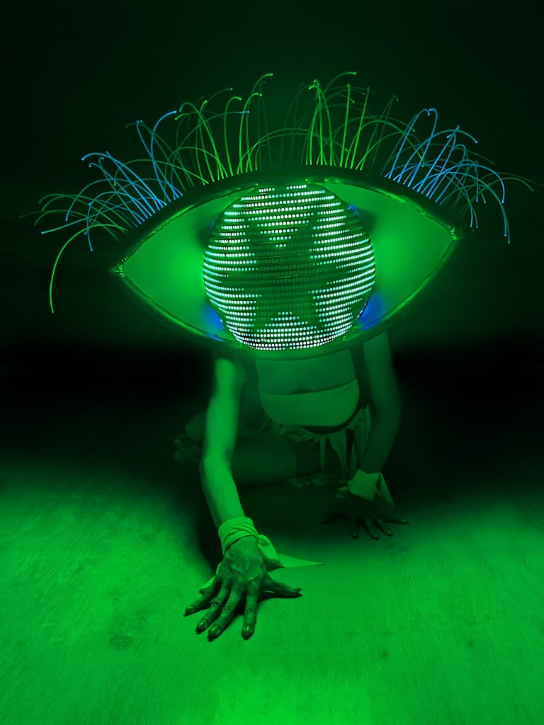 LED Helmet in the Shape of an Eye for Halloween _O32 - by ETERESHOP