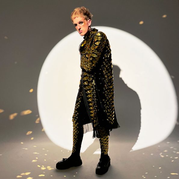 30 Ideas for Your Stage Christmas Costumes and Show Decoration