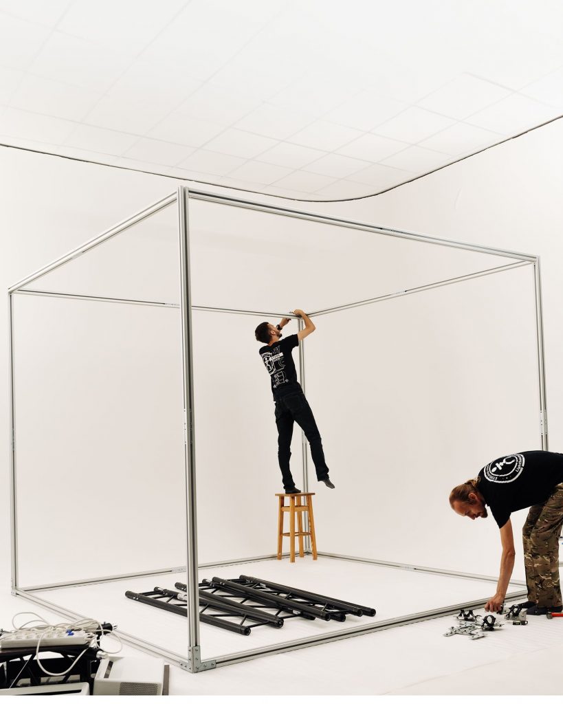 Interactive 3D projection dance cube by ETERESHOP _V02